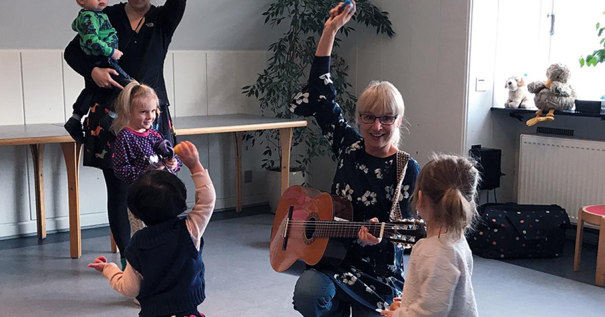 Småbørnsrytmik på Dronningborg Bibliotek | Randers Bibliotek